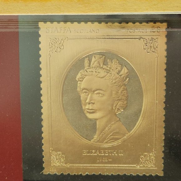 CALHOUNS COLLECTION SOCIETY | Art | Queen Elizabeth Ii Gold Foil Stamp ...
